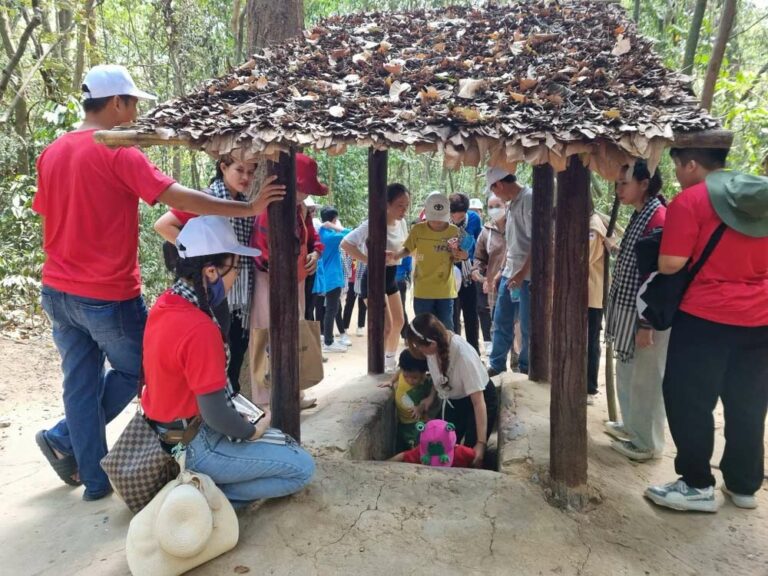 Địa đạo Củ Chi: Khám phá di tích lịch sử từ lòng đất | Xanh SM