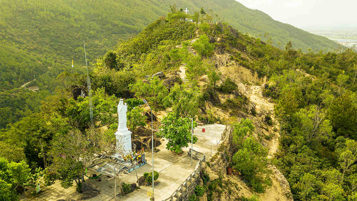 Núi Xuân Vân Quy Nhơn - Hành trình khám phá 'nóc nhà' Ghềnh Ráng | Xanh SM