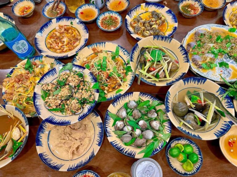 Top 13 quán ốc Quận 1 ngon, giá rẻ cho tín đồ mê hải sản | Xanh SM