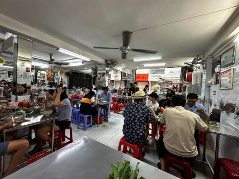 Phở đêm Sài Gòn: 15 quán ngon có tiếng, hương vị đậm đà | Xanh SM