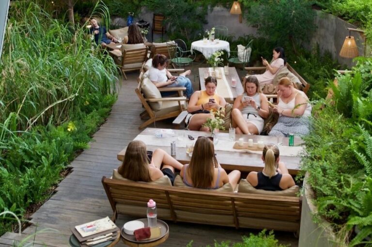 Lạc vào 10+ quán cà phê sân vườn đẹp ở Sài Gòn như cổ tích | Xanh SM