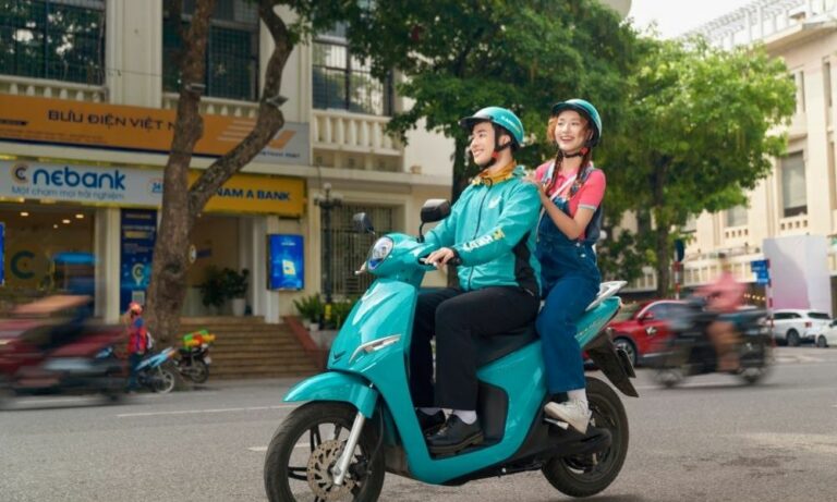 Cafe Thung Lũng Hoa Tây Hồ: Thưởng thức cafe giữa muôn sắc hoa | Xanh SM